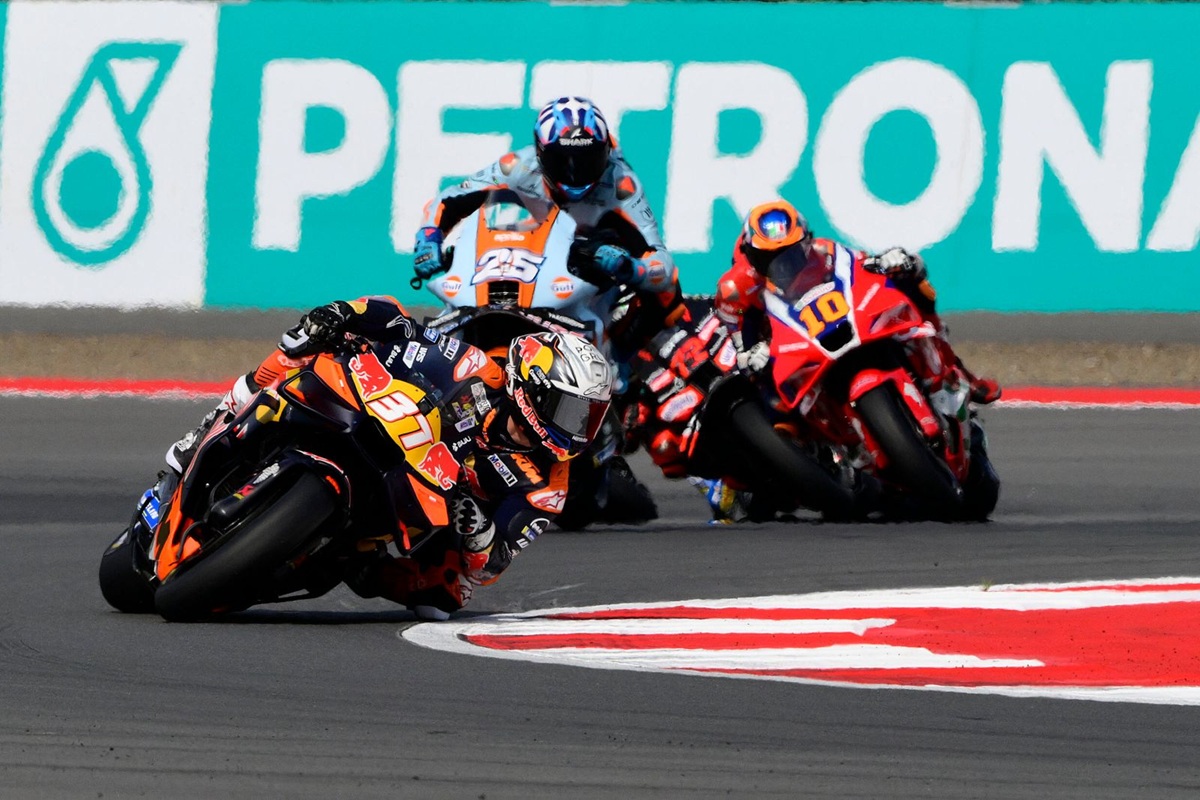 Red Bull Blue and Silver Mendominasi Garis Akhir MotoGP Indonesia - Otokini